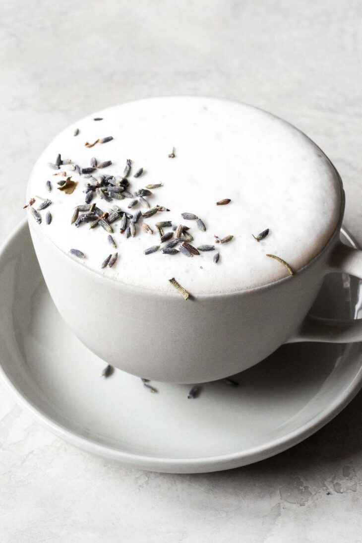 London Fog Drink (Earl Grey Tea Latte) - Oh, How Civilized